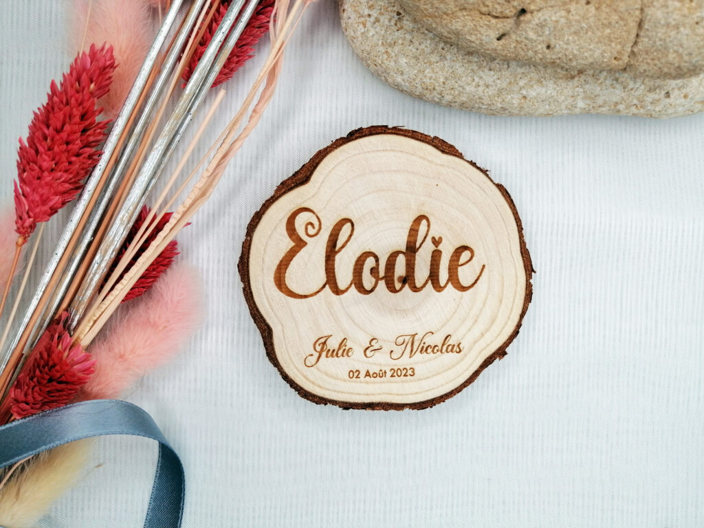 Marque place rondin de bois gravé à personnaliser pour mariage, baptême ...